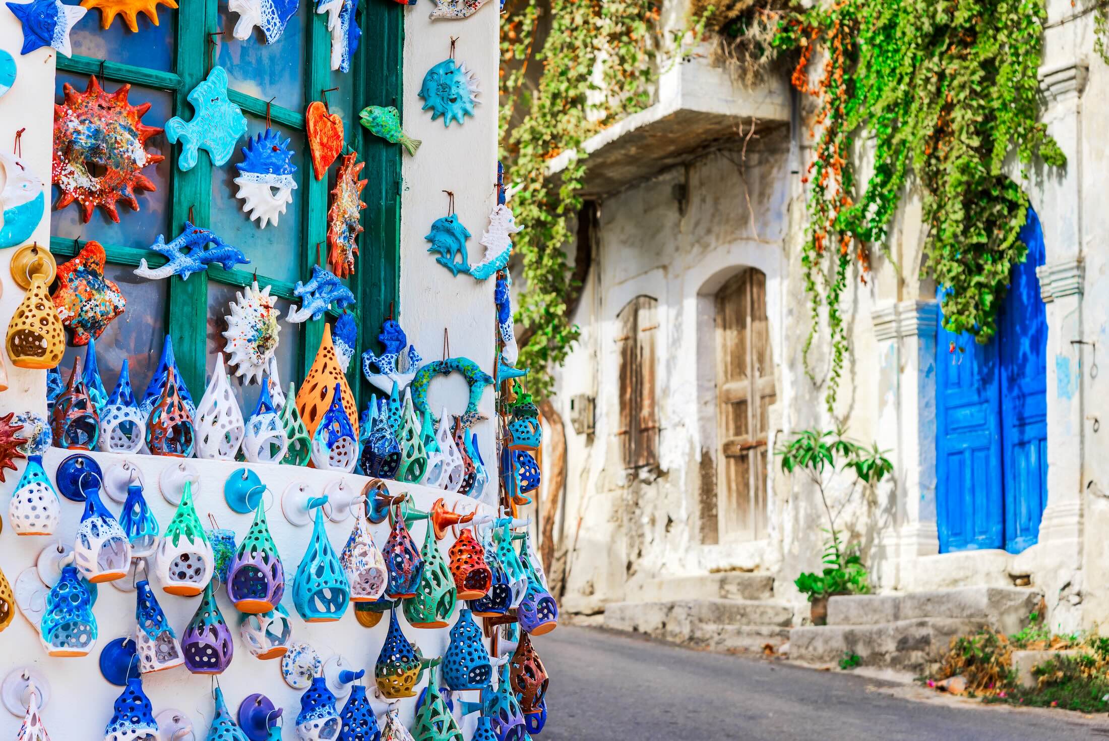 The Art of Ceramics in Crete – Ancient Craft & Timeless Beauty